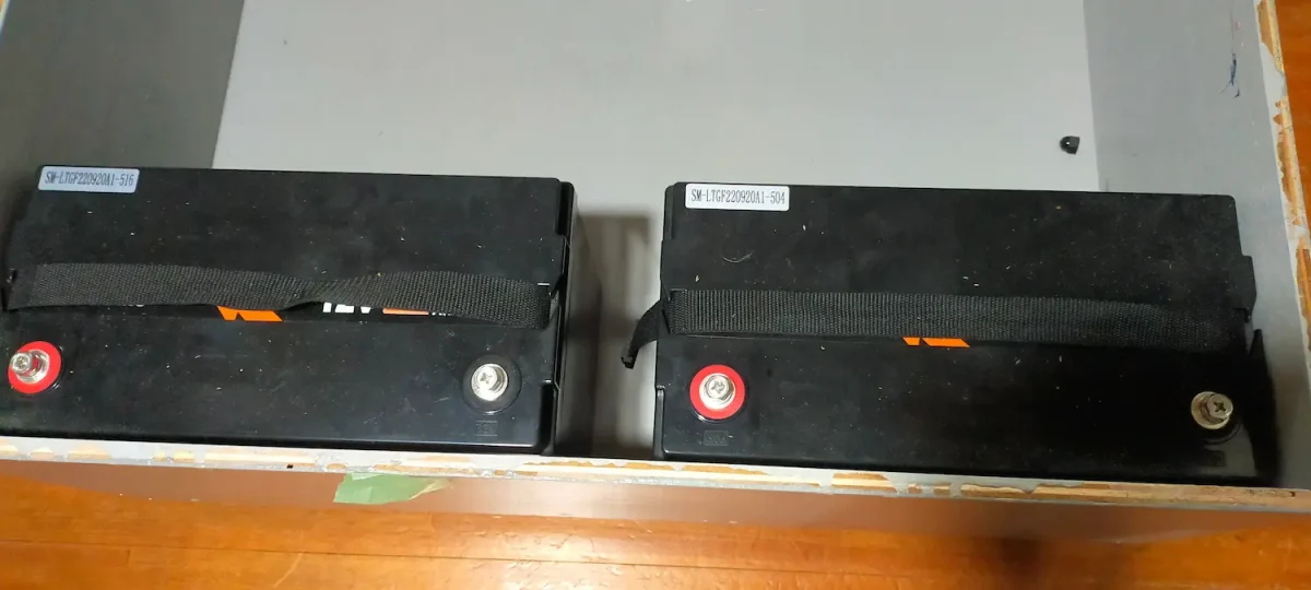 リン酸鉄リチウムイオンバッテリー取出し|自作ポータブル電源の分解